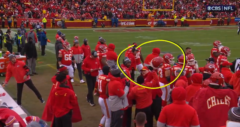 Travis Kelce Throws Helmet, Has Altercation With Andy Reid Following Game – 1st News